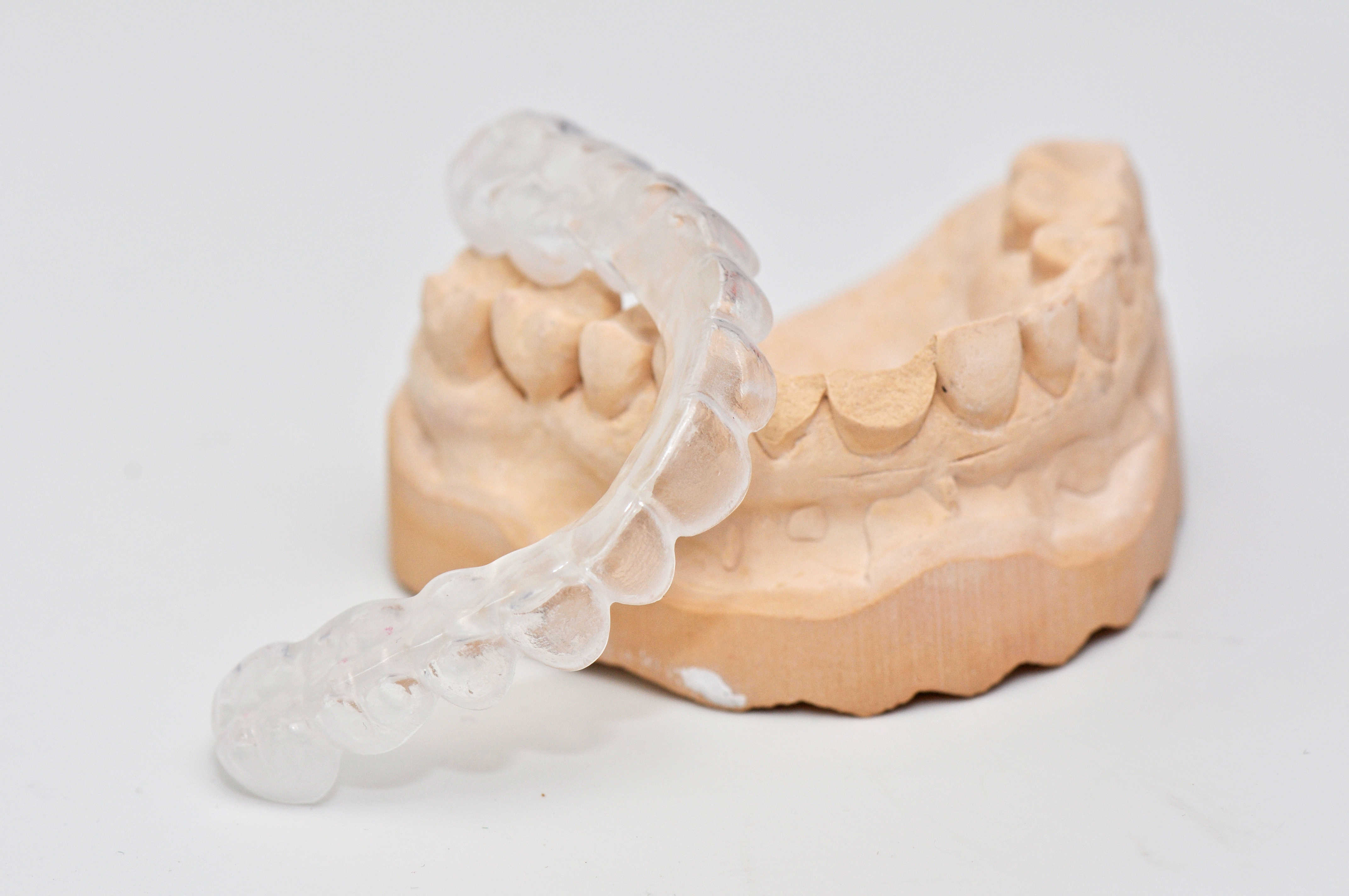 Zahnschiene kann gegen Schnarchen helfen – Heilpraxis